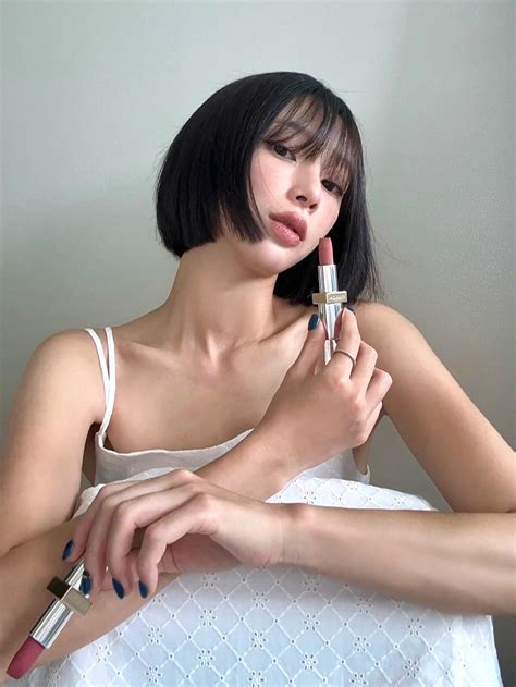 Hyoning 제품협찬 프라다 모노크롬 핑크 립스틱 네가지의 뉴 컬러⁺₊💄⋆⁺₊⋆ 핑크지만 다 다른 핑크인거 선명한 컬러인 하이퍼 매트의 𝐏𝟔𝟎 𝐏𝟔𝟏