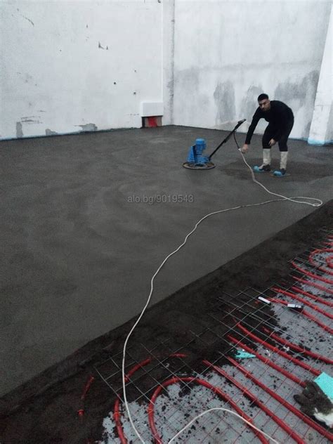 Полагане на подова замазка върхо водно подово отопление Строителни услуги София Машино