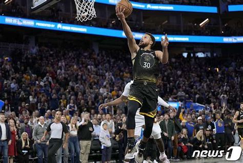 커리 40점 맹활약 Nba 골든스테이트 클리블랜드에 대역전승