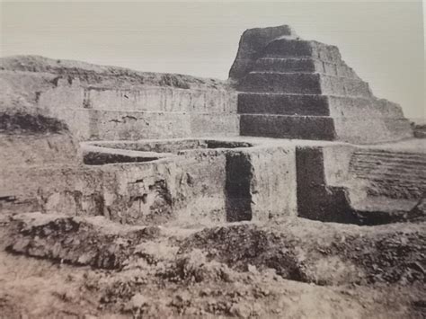 上世纪70年代河北战国中山王墓发掘现场平山县战国时期中山国陵墓