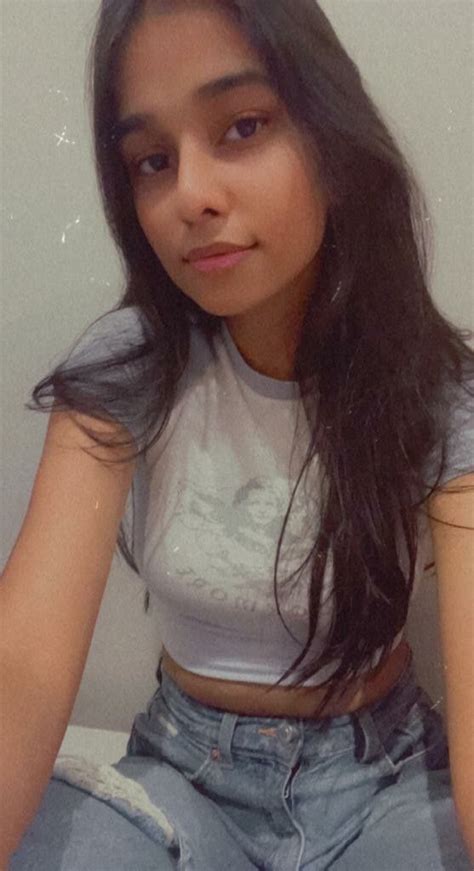 Friend Poses Photography Cute Couple Selfies Pretty Girls Selfies Self Portrait Poses Snap