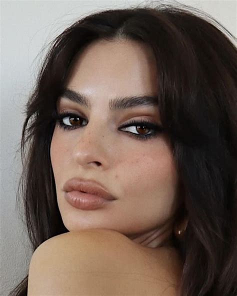 Levant Femme On Instagram‎ شو بيميز لوك الـ ميك اب العربي يا ترى؟؟🖤