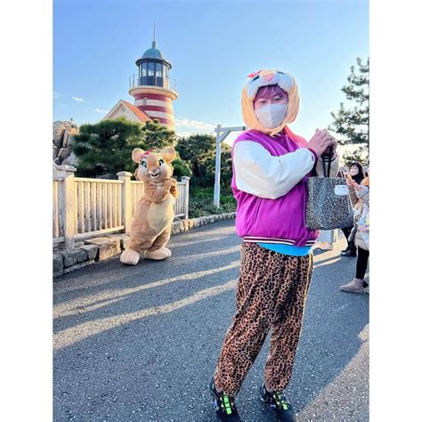 ぺえさんのインスタグラム写真 ぺえinstagram 「数年ぶりのディズニー 1枚目は奇跡の写真 偶然同じポーズをしてた たまには意味