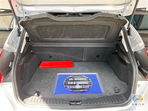 2017 Ford Focus 5d Ecoboost 180汽油頂級運動型 15 自排 銀 小施汽車商行