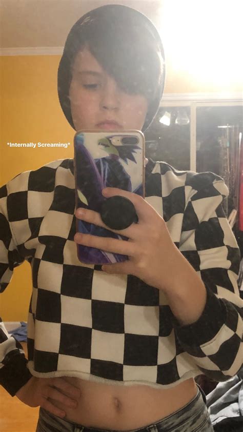 Trying To Convince Myself That Wearing A Crop Top Doesnt Make Me Less Nonbinary I Wanna Look