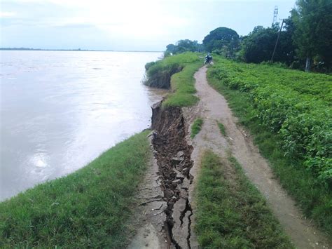 မြန်အောင်မြို့၊ အမှတ် ၁ ရပ်ကွက် မြန်အောင်တာမိုင် ၆ ၃ အနီး ဧရာဝတီမြစ်ရေ ကျဆင်းချိန် ကမ်းပြိုမှုဖ