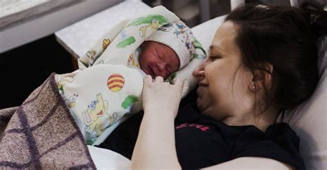 ეს ჩვილი ჩემ გვერდით იწვა და არ მესმოდა როგორ შეიძლებოდა მისი მიტოვება ამ დროს ოთახში ჩემი