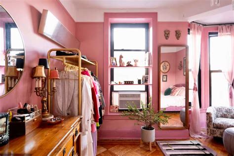 This New Yorker Used Her Windows For Storage Heres How Apartment Therapy