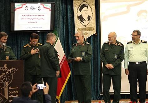 فرمانده نیروی زمینی سپاه مرزنشینان در کنار نیروهای مسلح امنیت کشور را تامین می‌کنند تسنیم