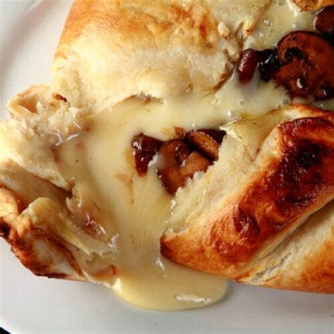 Brie En Croûte With Prosciutto Honey Pear Sauce And Figs Celebration Generation