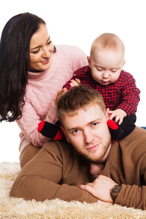 Padre De Familia Joven Y Feliz Madre E Hijo Peque O Imagen De Archivo Imagen De Poco Hermoso