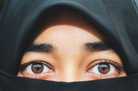 Beautiful Muslim Women Eyes