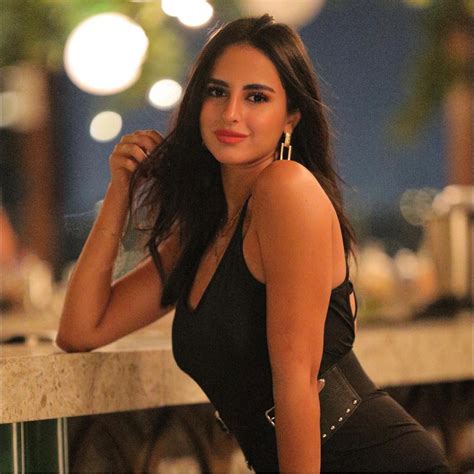 نانسي هلال الدهليز قاعدة بيانات الفن العربي والفنانين