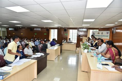 Mla Sr Vishwanath Holds Review Meeting With Bbmp Bescom Bwssb Officials And Instructs To Speed