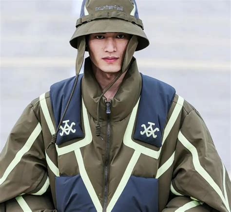 酷似“日军军服”？李宁新品惹争议，大批网友吐槽 大作设计网站专栏 大作官网