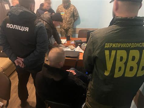 ЗА ПІДКУП ПРИКОРДОННИКА ВІЙСЬКОВОЗОБОВЯЗАНИЙ ПЛАНУВАВ БЕЗПЕРЕШКОДНО