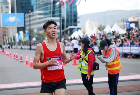 ФОТО Дэлхийн 30 орны 20 мянган хүн гүйж буй УБ МАРАФОН 2023