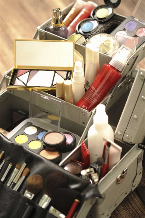 メイクがうまいから、化粧箱を買うのではない。化粧箱を買うから、メイクがうまくなる。 メイクが自然と上達する30の方法 Happy Lifestyle