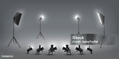 현실적인 스포트라이트 스튜디오 조명 효과 투광 조명 및 소프트 박스 사진 스튜디오 및 무대 조명 콘서트 램프 빛의 벡터 세트