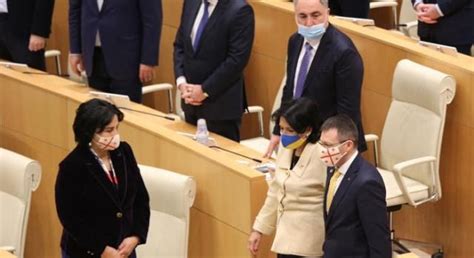 „ოცნება“ პრეზიდენტს ტყუილში ადანაშაულებს ე წ ელჩების სკანდალის გაგრძელება და მისი სავარაუდო