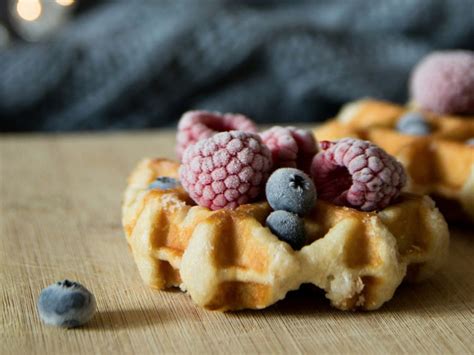 В яких випадках заморожені фрукти та овочі корисніші за звичайні