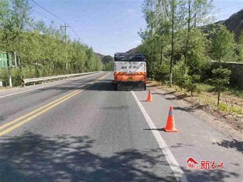张家川公路段联合整治抛洒滴漏 进行 部门 运输