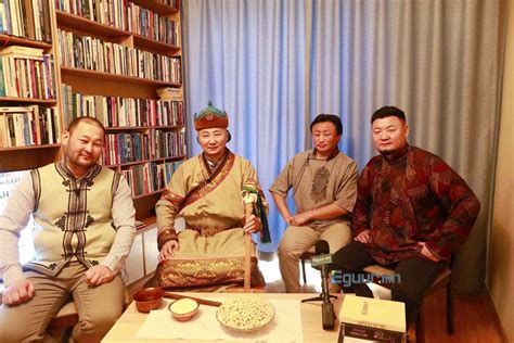 Редакцаас онцлох Битүүний өдөр сонсох учиртай “Аргил цагаан өвгөн” туулийг хайлсан нь Eguur Mn