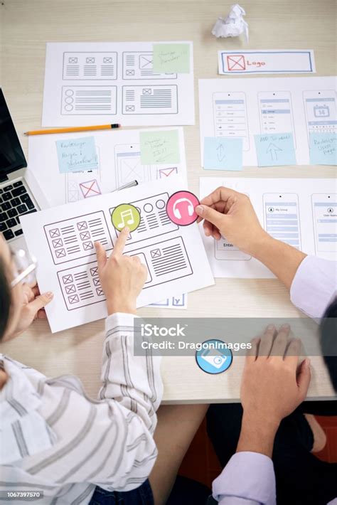 자르기 노동자 현대적인 애플 리 케이 션 인터페이스 만들기 경영자에 대한 스톡 사진 및 기타 이미지 경영자 계획 고름 Istock