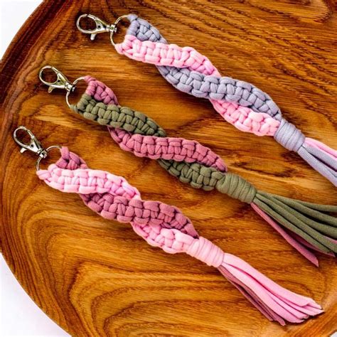 macrame keychain guide macrame patterns macrame patterns tutorials macrame knots pattern