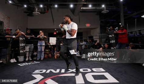 Box Hasim Rahman Workout Photos And Premium High Res Pictures Getty