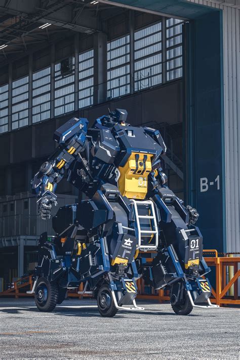 Archax A Piloted Robot Is Being Auctioned On The Global Site Sbx