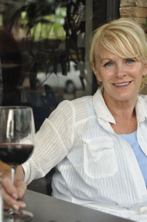 Gallery Blonde Hair Woman With Short Hairstyle —