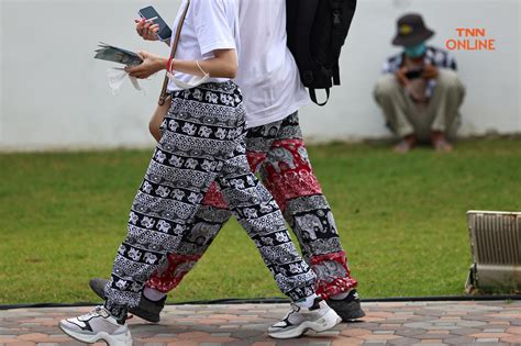 กางเกงลายช้าง แฟชั่นลายไทยกับ นทท ต่างชาติ