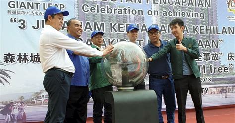 Accident Free Workplace Achievable Dosh New Straits Times