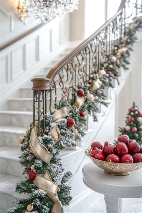 40 Elegant Christmas Staircase Ideas For A Magical Holiday Look 2025