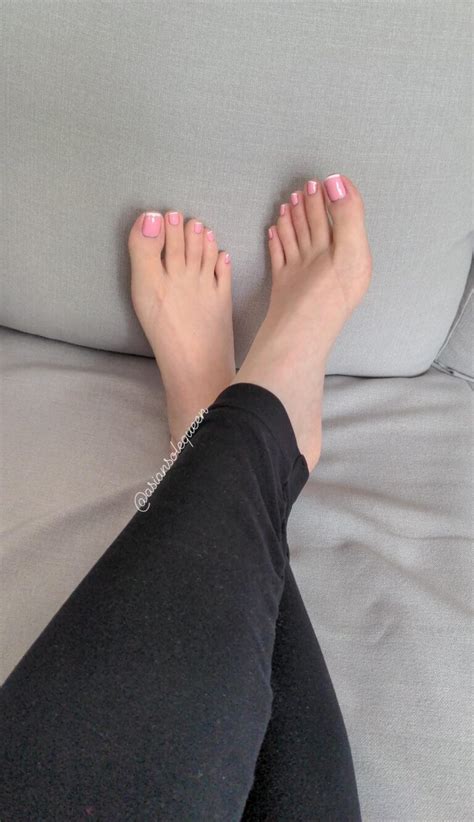 Stunning Feet With Pink Toenails Pretty Toes In Pink 🩷🎀 Feetplaza