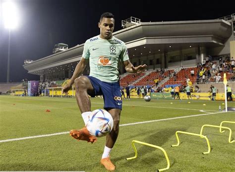 Alex Sandro treina e pode reforçar o Brasil diante da Croácia O Diário Interativo Online
