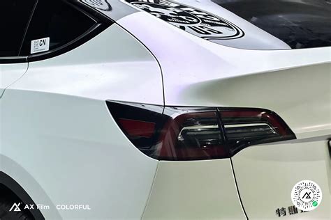 特斯拉model Y 电光白变紫