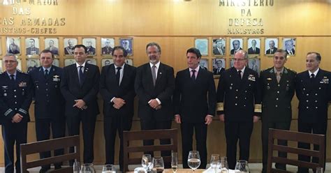 Desarrollo Defensa Y Tecnologia Belica El Ministro Martínez Y Su Par