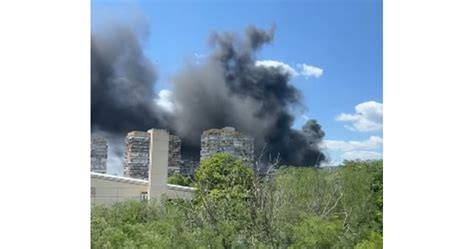 Гори покривът на техническия университет във Варна