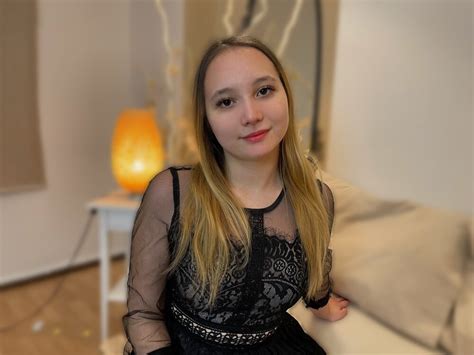 Debi Moore主播：免费直播性爱表演和聊天 Stripchat