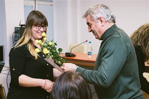 Наградиха призьорите в осмомартенски конкурси в Мездра снимки