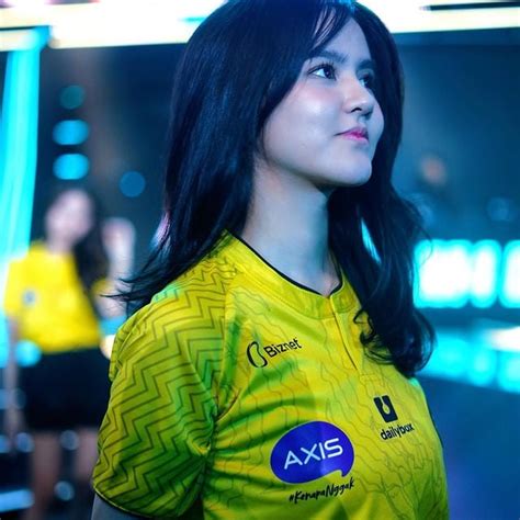 Anisa Rahim Rtrueratecelebrities