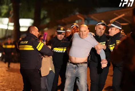 პარლამენტთან აქციაზე ვითარება კვლავ დაიძაბა პოლიციამ აქციის კიდევ რამდენიმე მონაწილე დააკავა