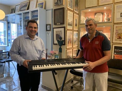 Δωρεά αρμονίου στο Δημοτικό Σχολείο Διαπολιτισμικής Εκπαίδευσης Θεσσαλονίκης Τρίτη 11 Οκτωβρίου