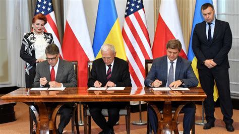 Данилюк підписав меморандум про енергетичну безпеку між Україною