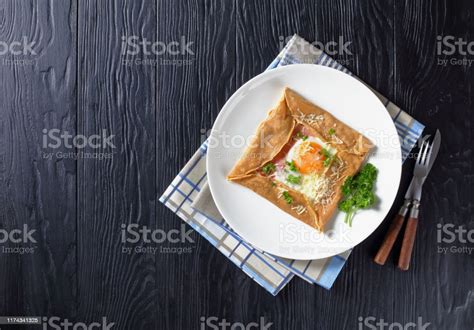 브레튼 크레이프 짭짤한 메밀 갈레테 브레톤과 튀긴 달걀 치즈 햄 크레이프 팬케이크에 대한 스톡 사진 및 기타 이미지 크레이프 팬케이크 바로 위 브런치 Istock