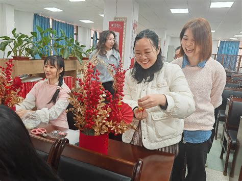 逢源街我们的节日春节巧制年宵花福桶迎新春活动组图 广州市荔湾区人民政府门户网站