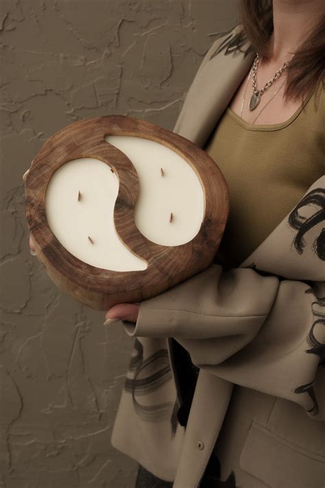 Свеча в массиве дерева Инь Янь By Svecheri