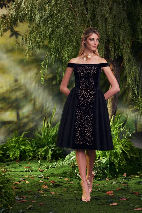 Tadashi Shoji Fall Ready To Wear Runway Fashion Show Collection Review Photos